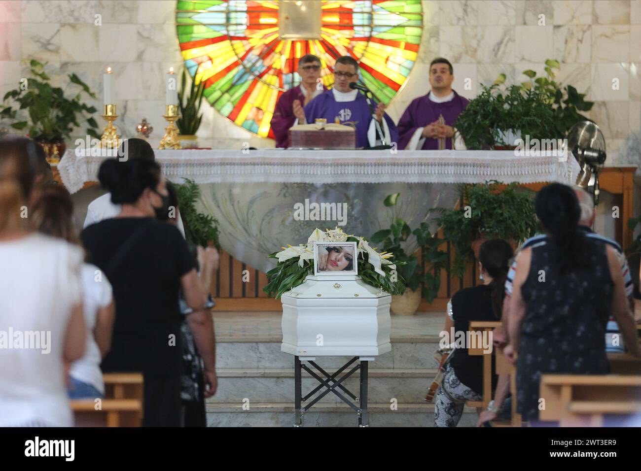 The coffin with Maria Paola Gaglione, the girl killed by her brother ...