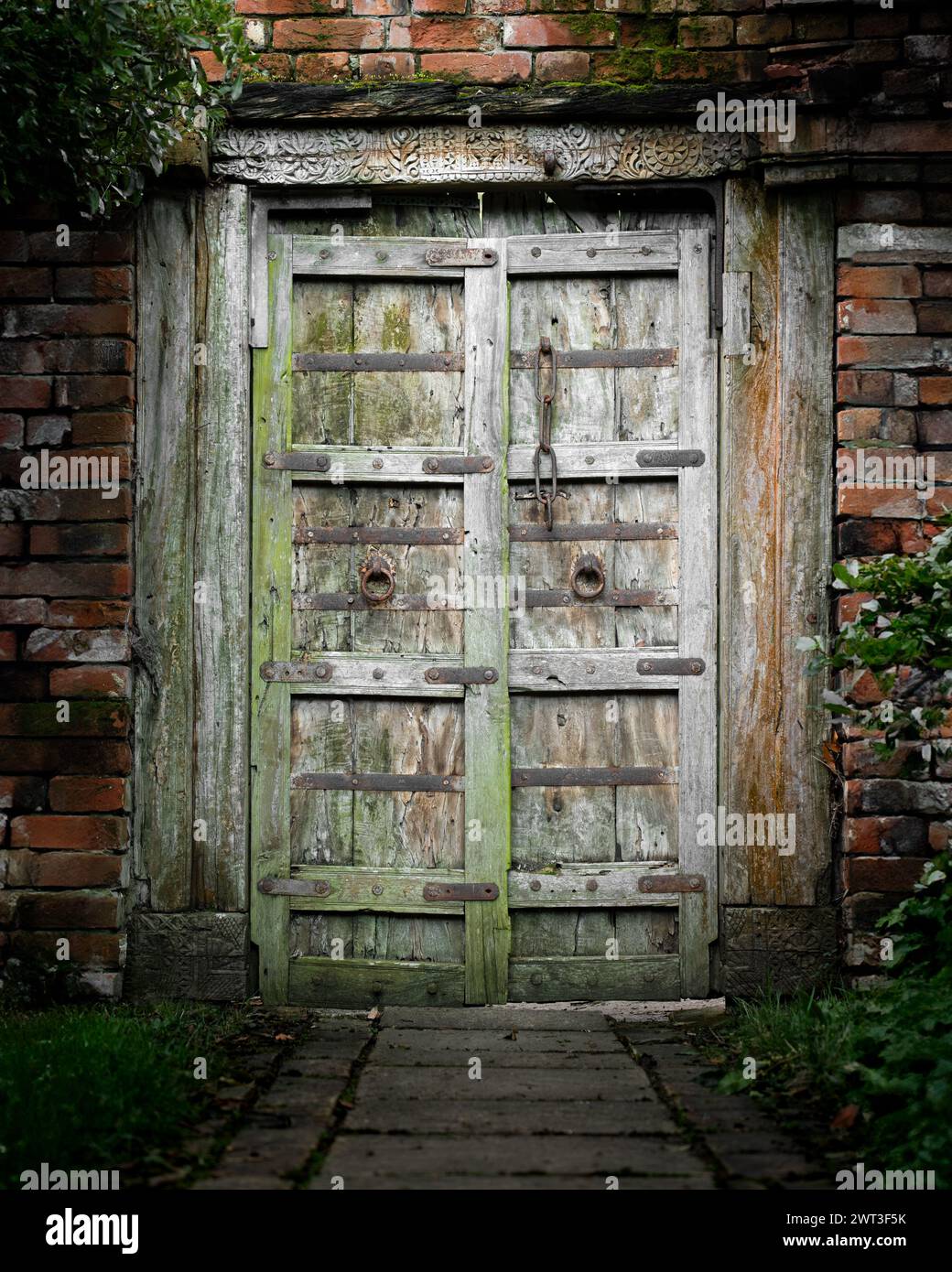 Large wooden gates hi-res stock photography and images - Alamy