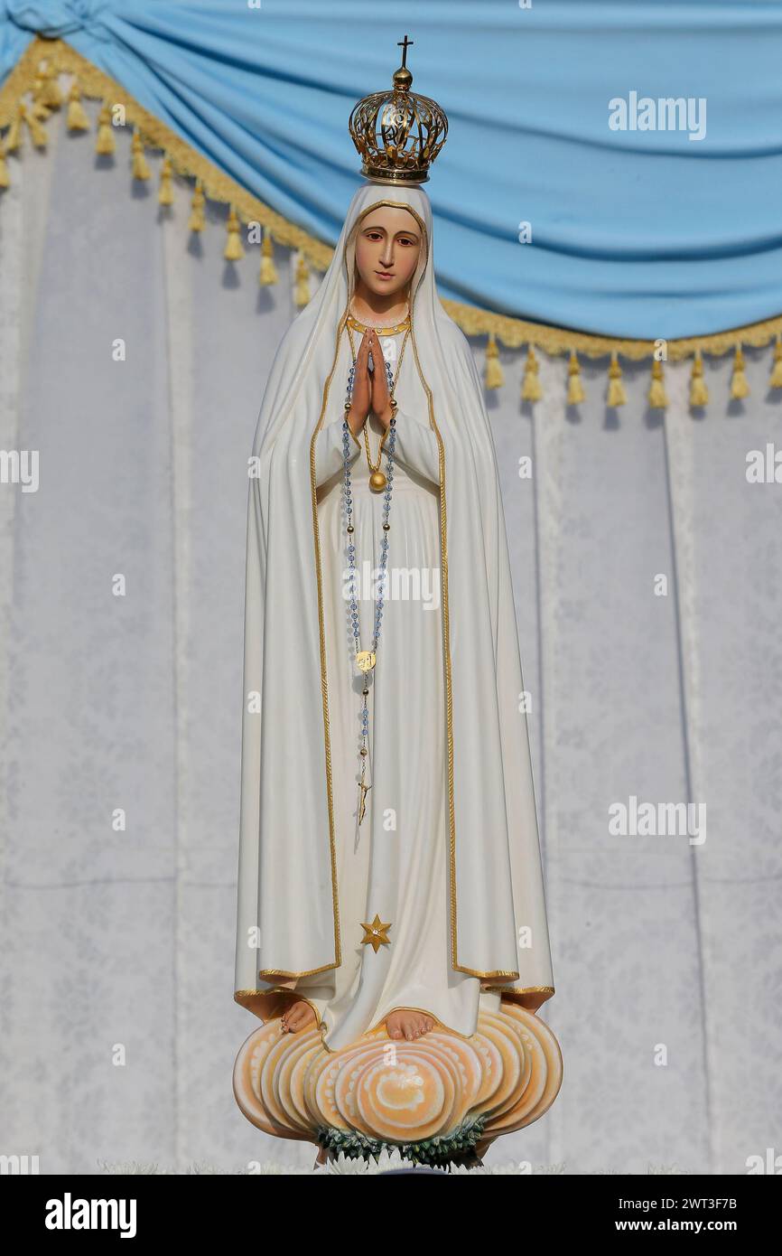 The statue of Our Lady of Fatima, always on pilgrimage (lately also in ...