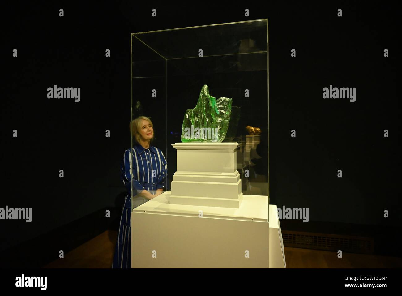 Fourth plinth commissioning group hi-res stock photography and images ...