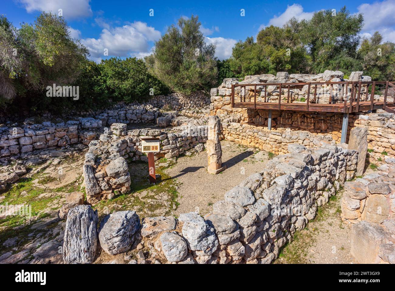 talaiot and the semi-detached rooms from the talaiotic era (Iron Age ...