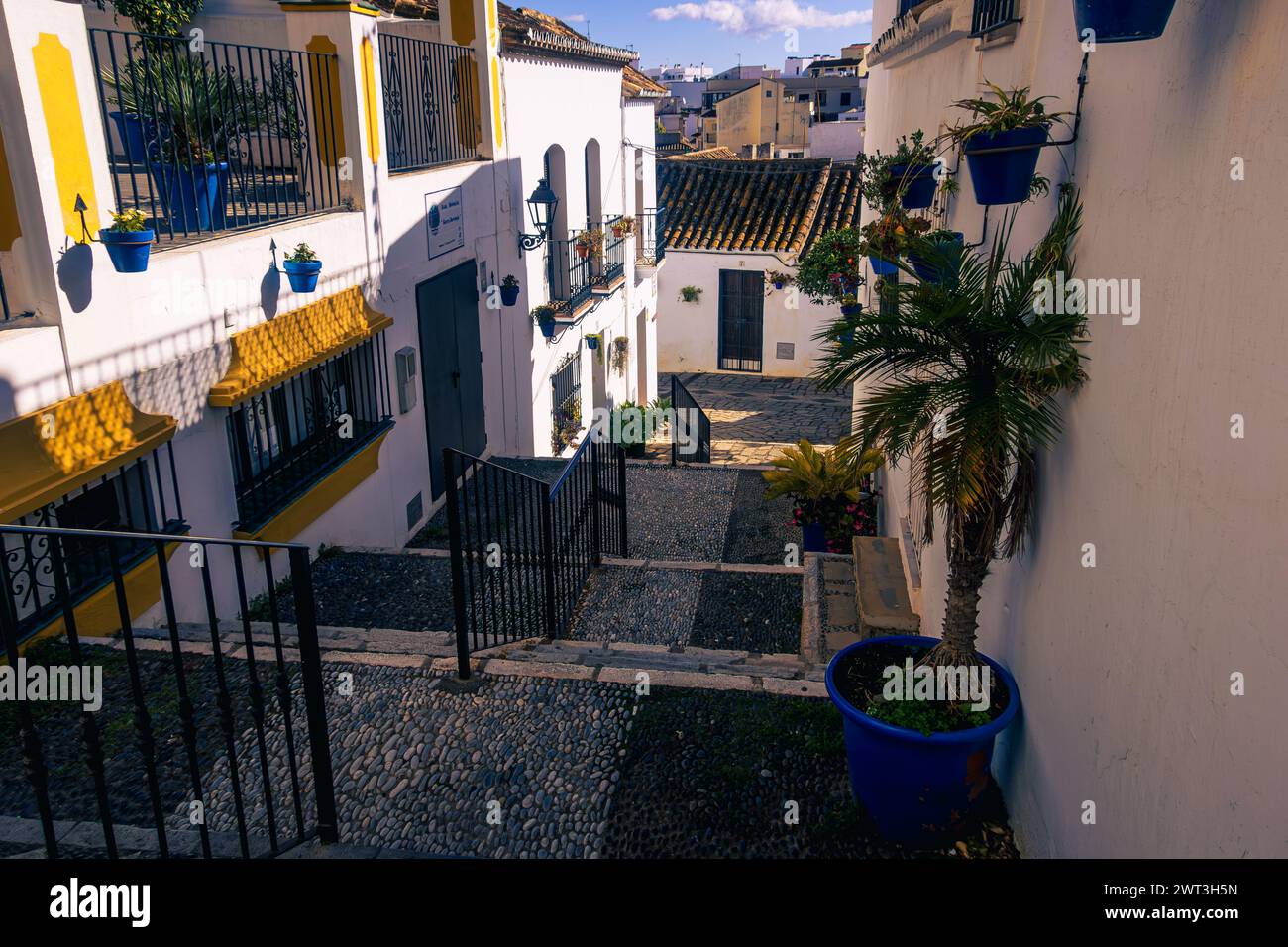 Historic narrow and quite backstreets of old Estepona, Andalusia, Spain ...