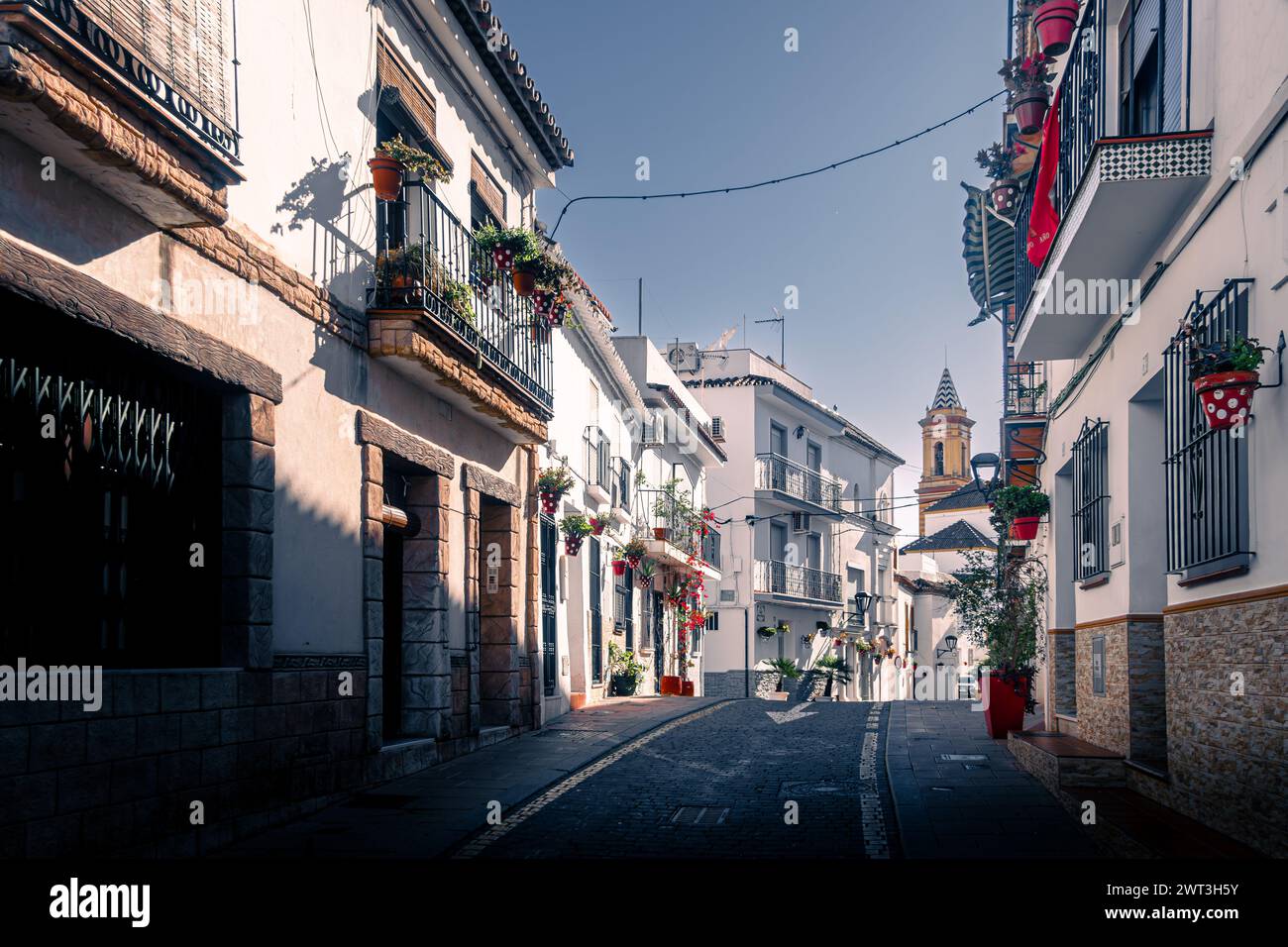 Historic narrow and quite backstreets of old Estepona, Andalusia, Spain ...