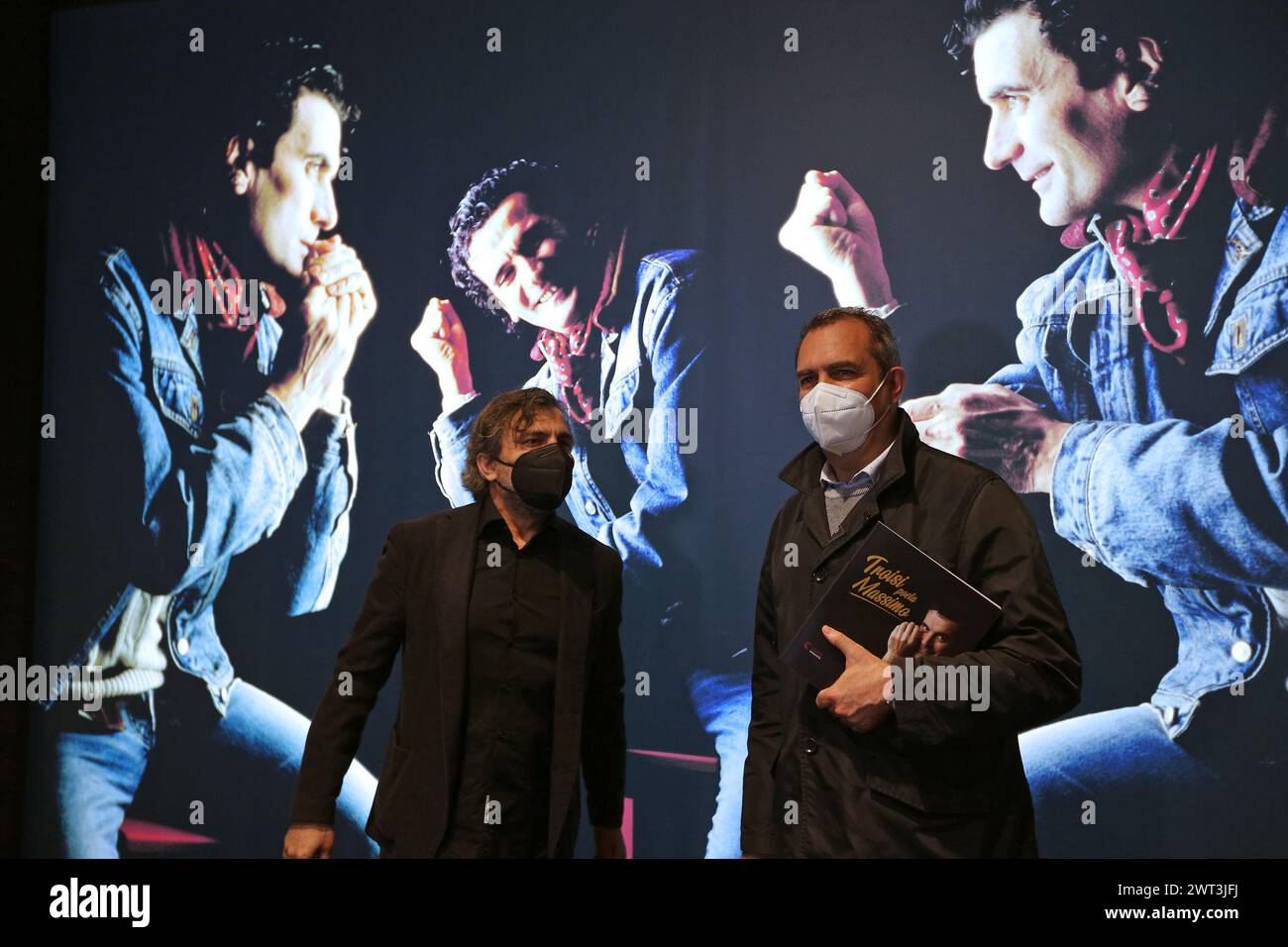 The mayor of Naples, Luigi de Magistris with Troisi's nephew, Stefano ...