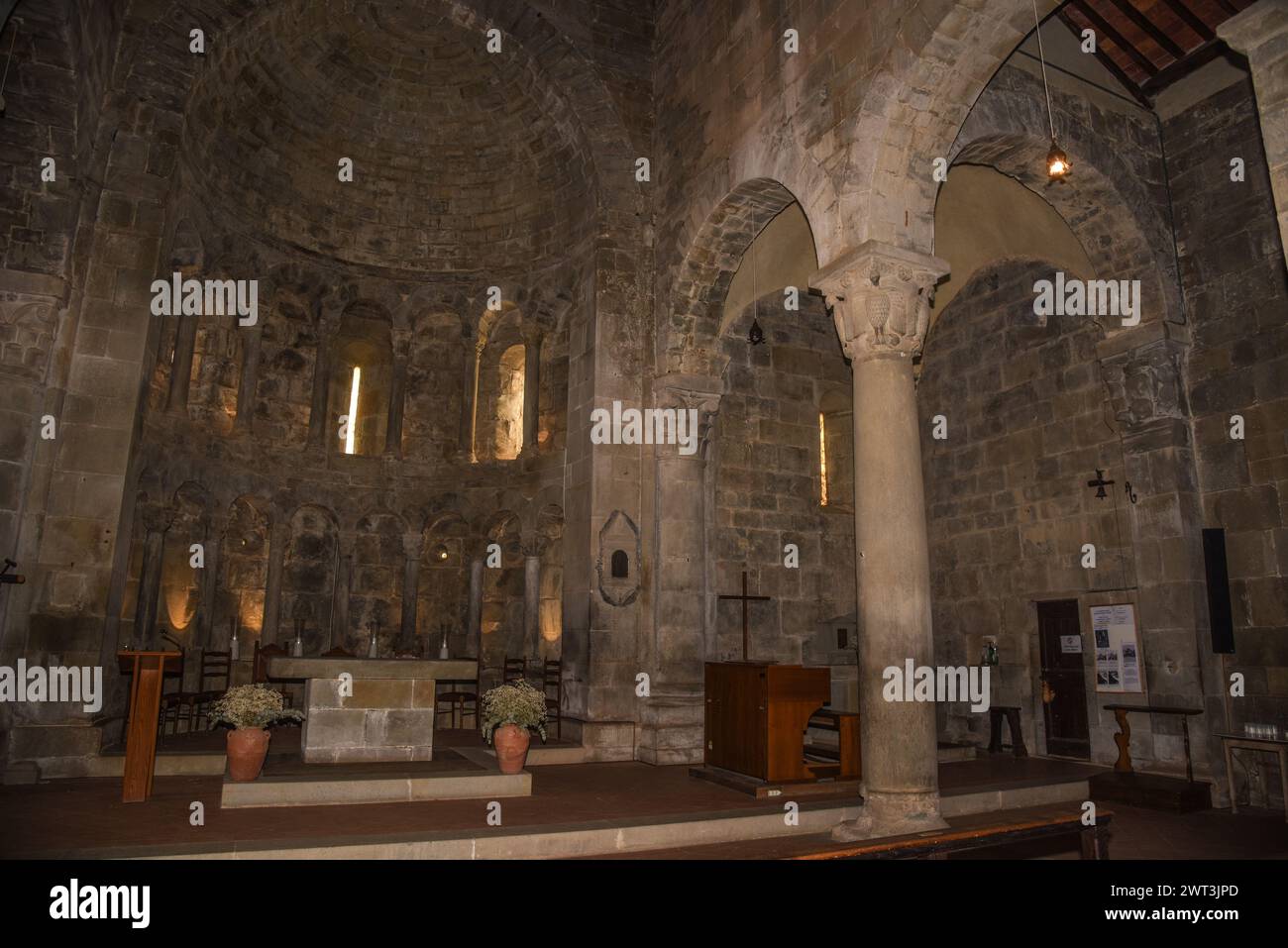 Abside medievale hi-res stock photography and images - Alamy