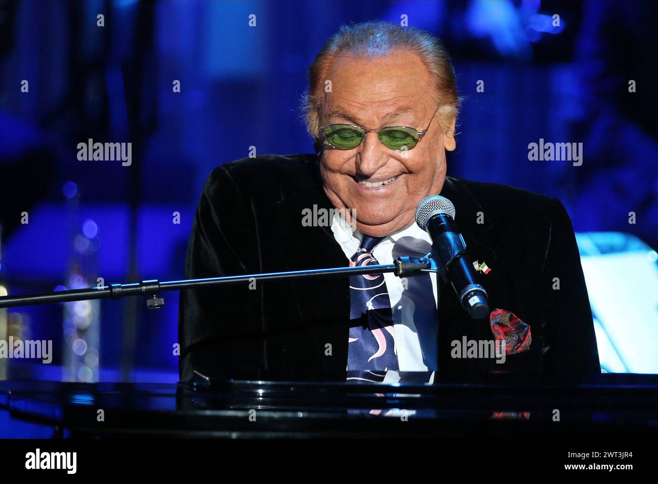 The singer and presenter Renzo Arbore during the TV show Una Storia Da ...