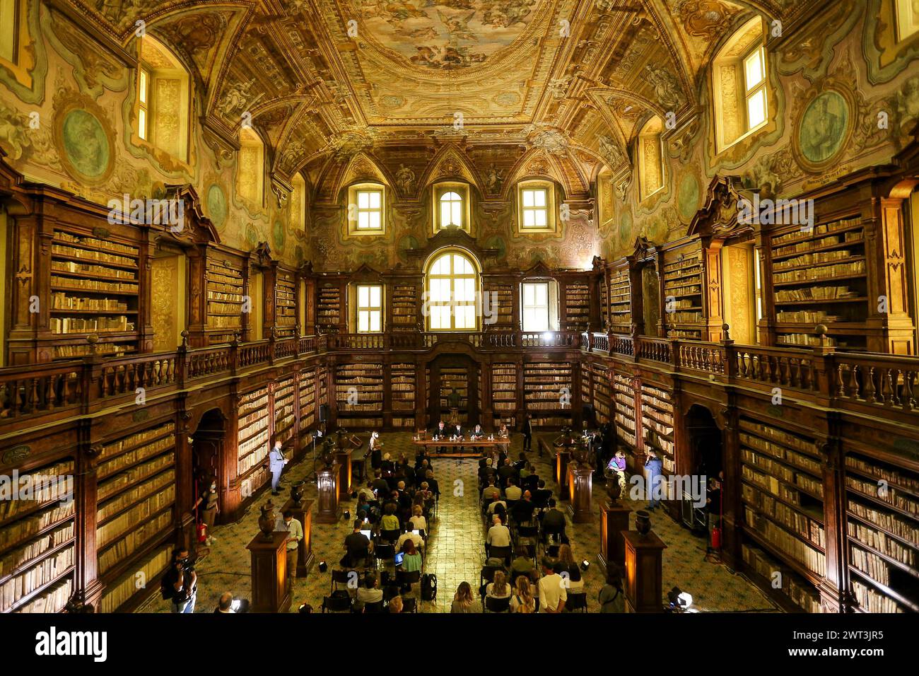 A view, from above, of the ancient "Girolamini" library in Naples ...