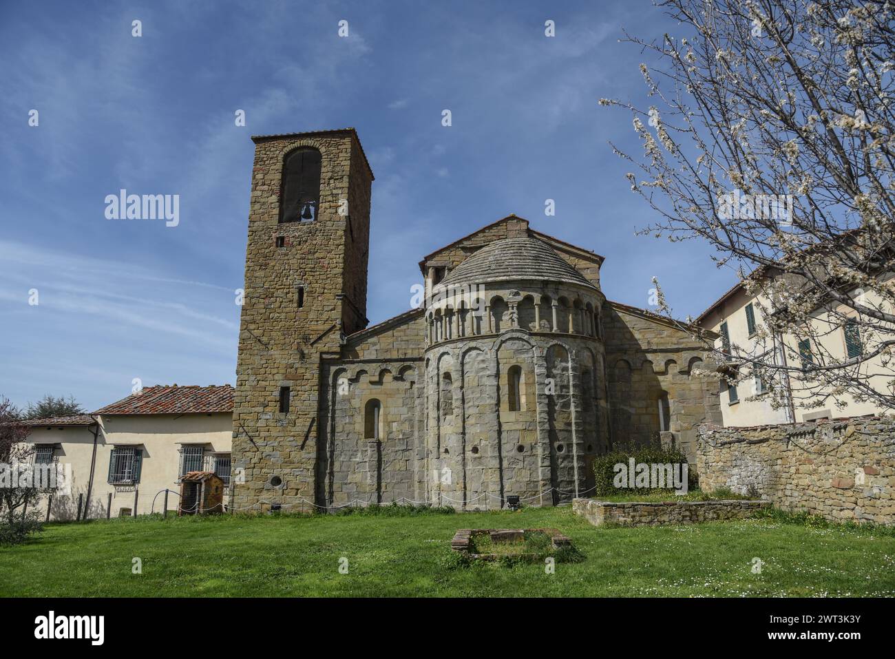 Abside medievale hi-res stock photography and images - Alamy