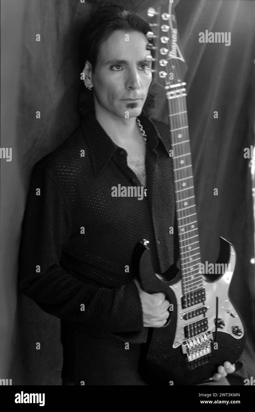 Steve vai 2001 hi-res stock photography and images - Alamy