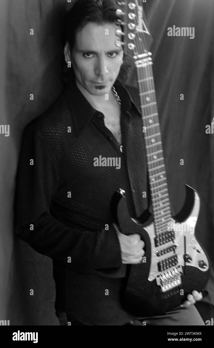 Steve vai 2001 hi-res stock photography and images - Alamy