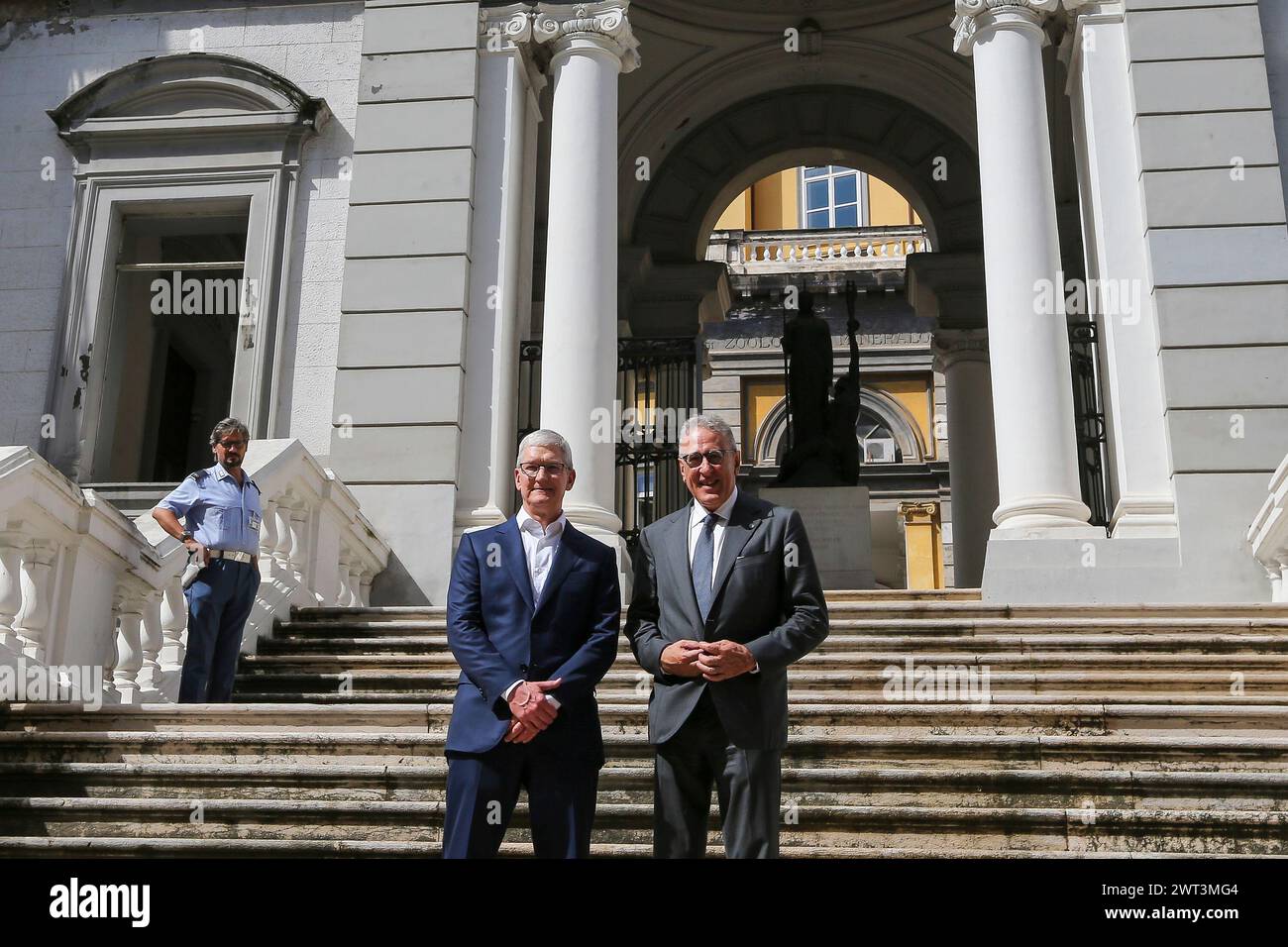 The CEO of Apple, Tim Cook, with the rector Matteo Lorito (on right ...