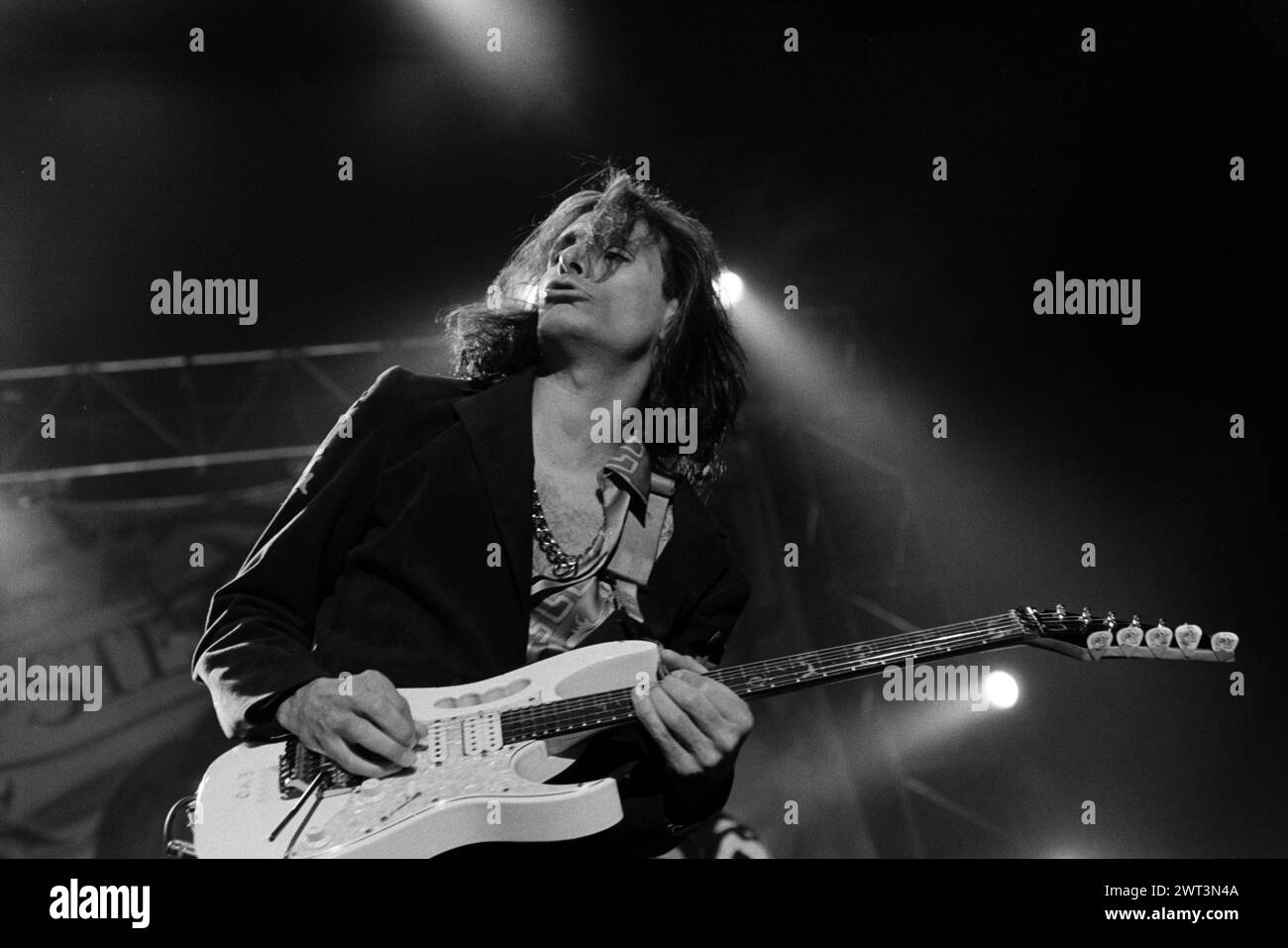 Steve vai 2000 hi-res stock photography and images - Alamy