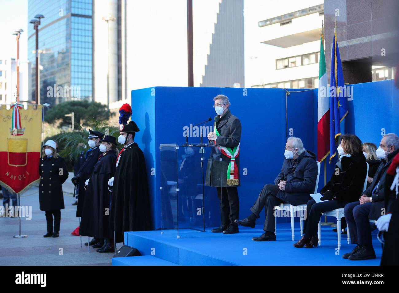 The mayor of Naples, Gaetano Manfredi (with a mask to protect himself ...