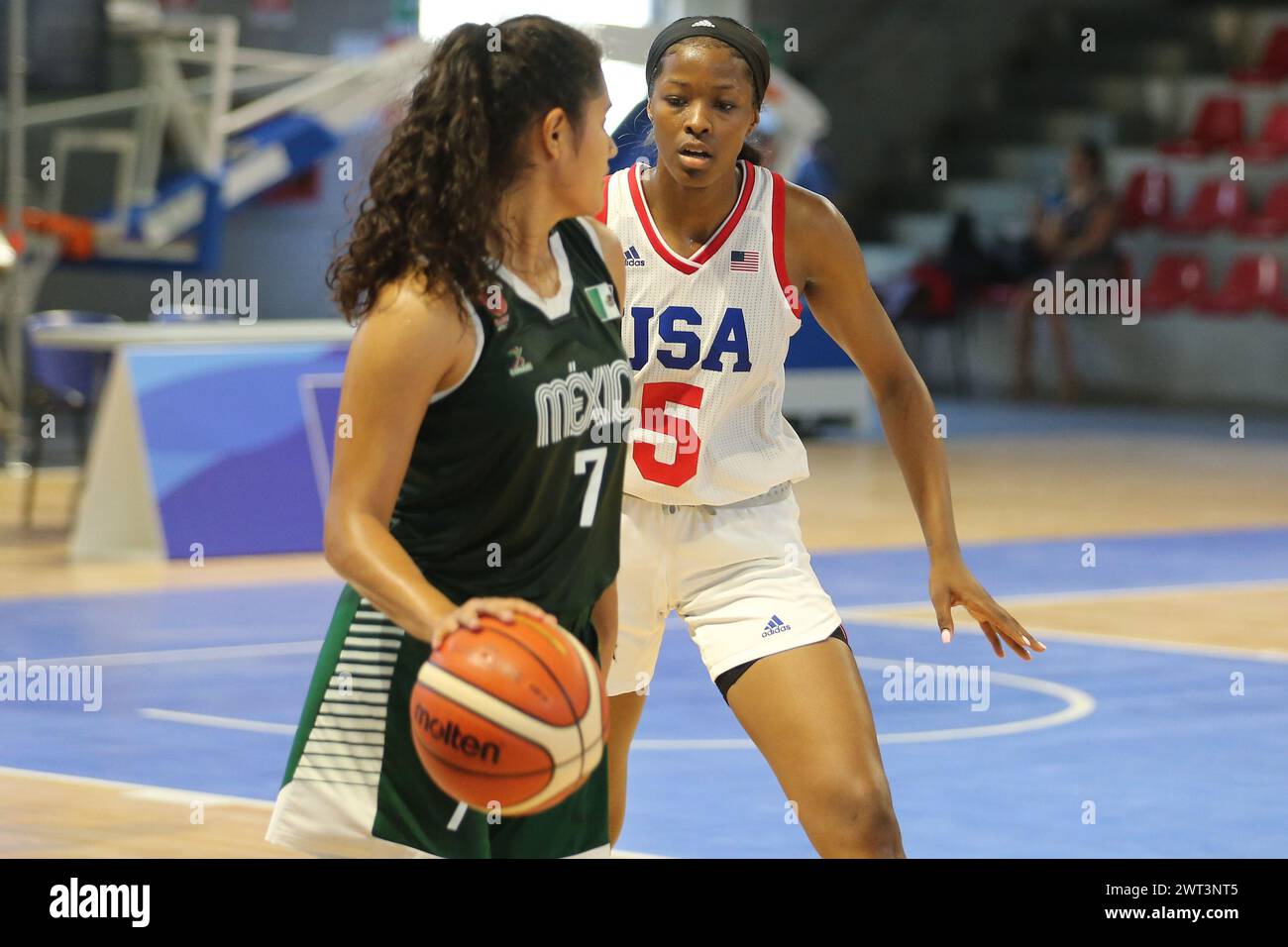 R. Jackson of USA and Vargas Peraza of Mexico in action during the ...