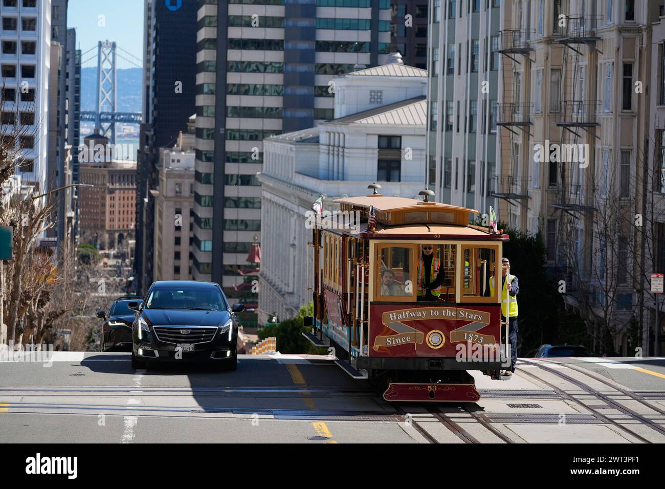 A cable car dedicated to Tony Bennett makes its way up California ...