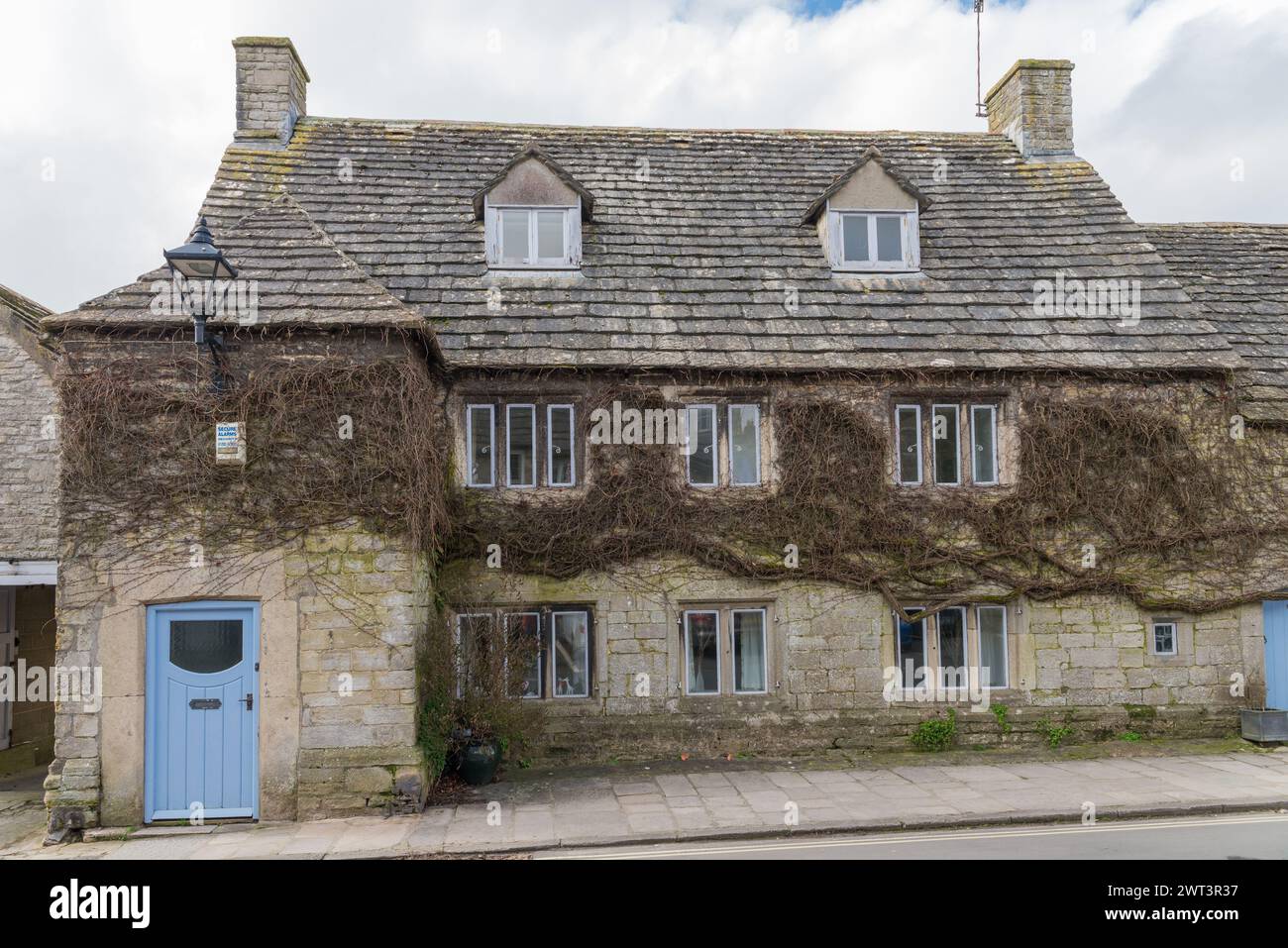 Small stone cottages in the village of Corfe Castle in Dorst, south ...