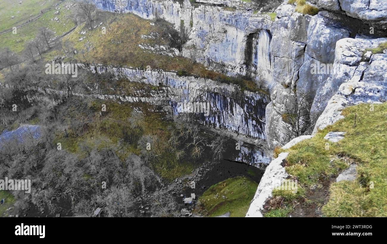 Malham Cove, The Yorkshire Dales, North Yorkshire, UK Stock Photo - Alamy