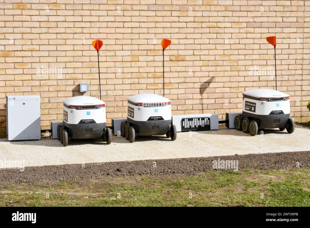 Robotics delivery hi-res stock photography and images - Alamy