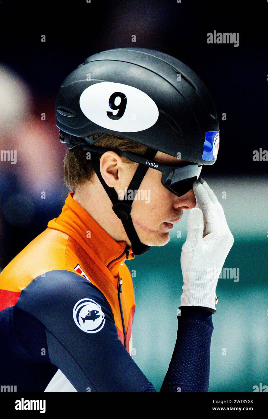 ROTTERDAM - Jens van 't Wout during the 1000m heats at the World Short ...
