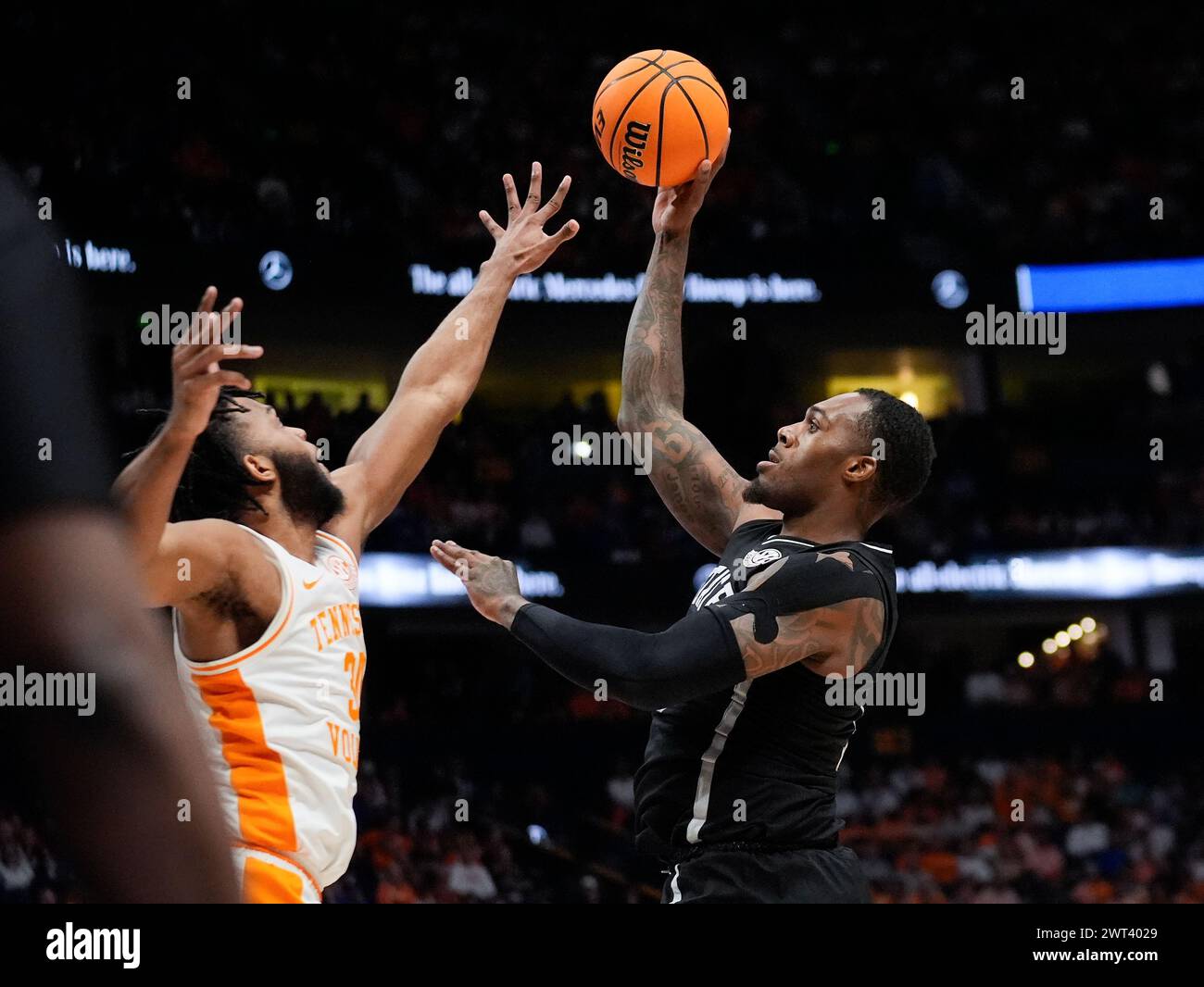 Mississippi State forward Jimmy Bell Jr. (15) shoots as Tennessee guard ...