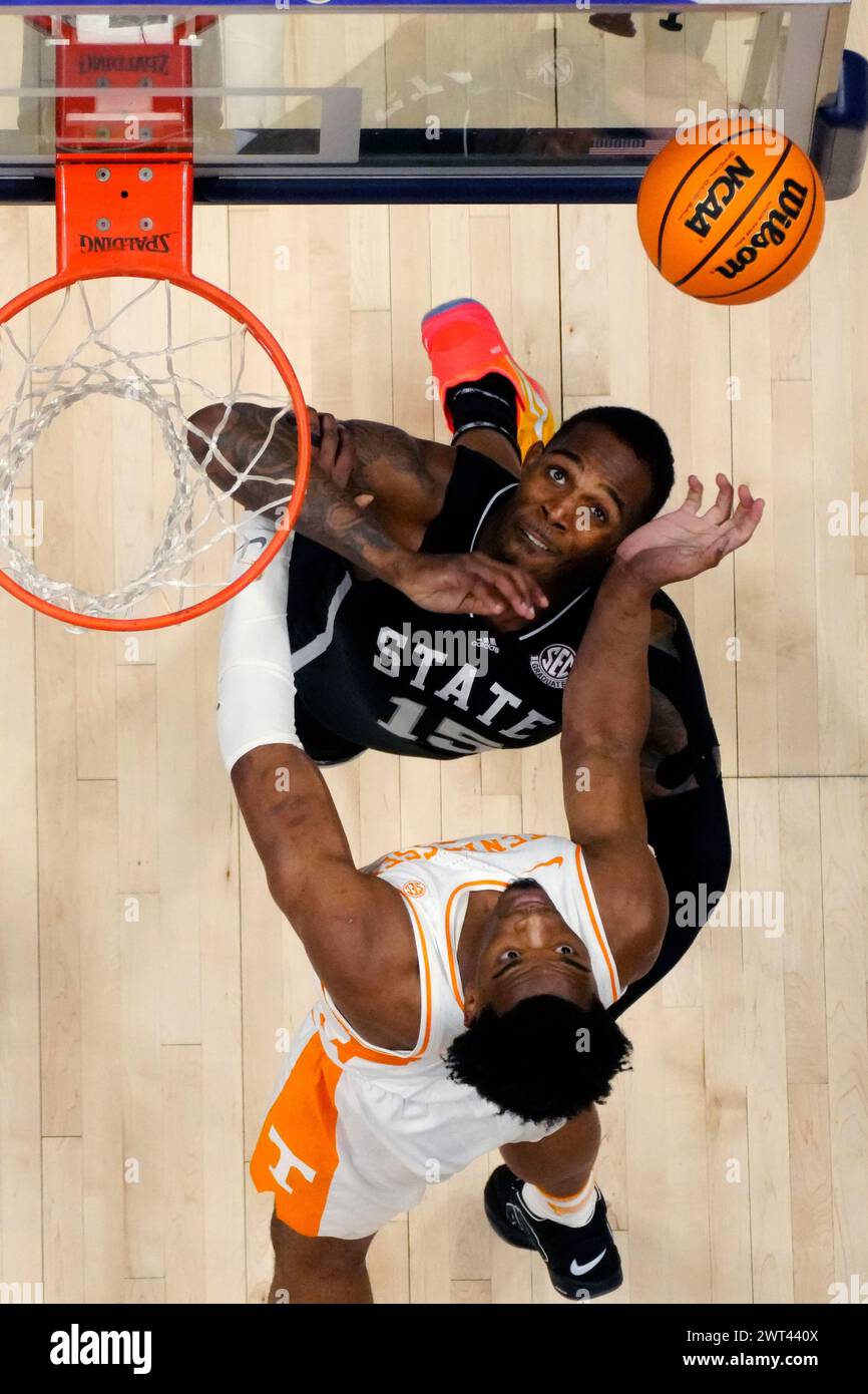 Mississippi State forward Jimmy Bell Jr. (15) and Tennessee forward ...