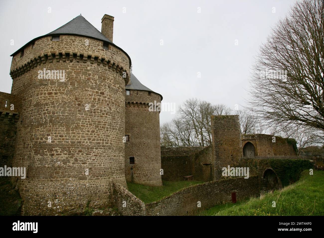 Chateau defences hi-res stock photography and images - Alamy