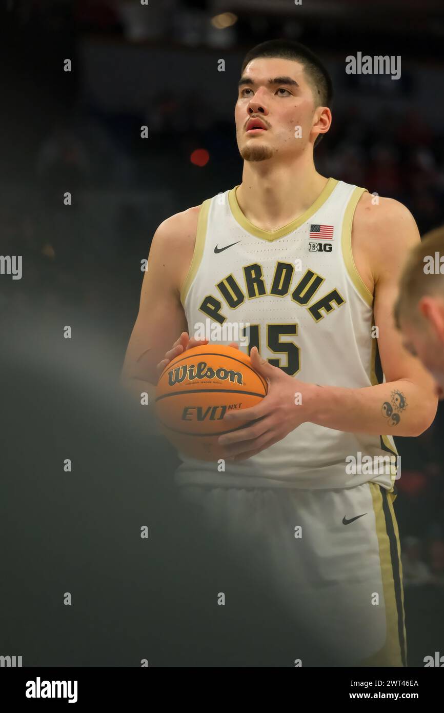 Minneapolis, Minnesota, USA. 15th Mar, 2024. Purdue Boilermakers center ZACH EDEY (15) shoots a ...