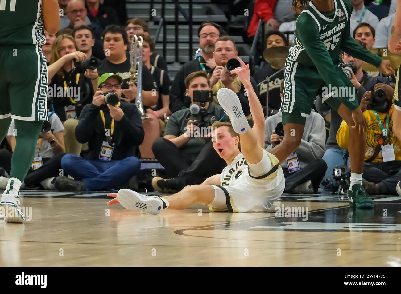 Purdue university basketball court hi-res stock photography and images ...