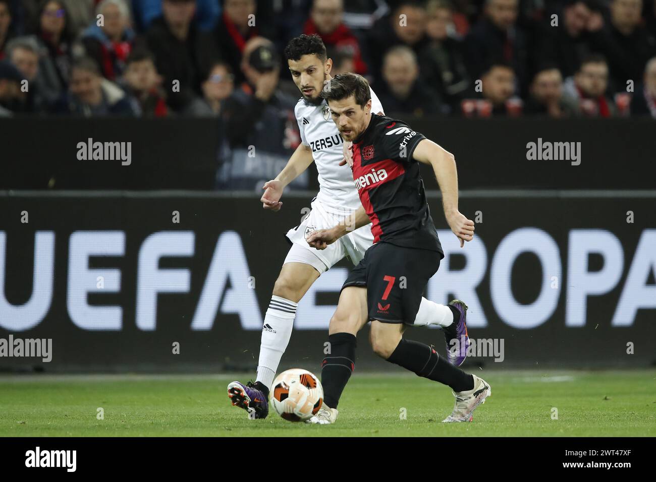 LEVERKUSEN - (l-r) Abdellah Zoubir of FK Qarabag, Jonas Hofmann of ...