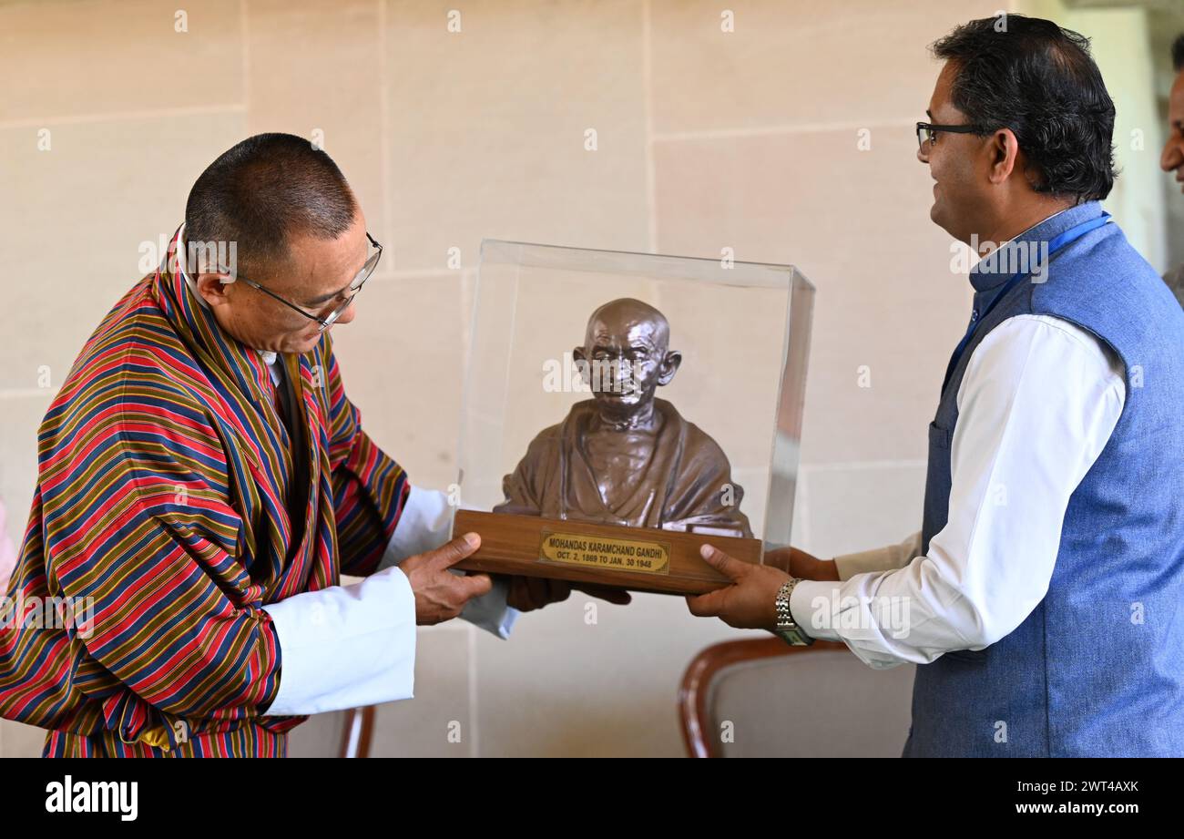 Dasho tshering tobgay hi-res stock photography and images - Alamy