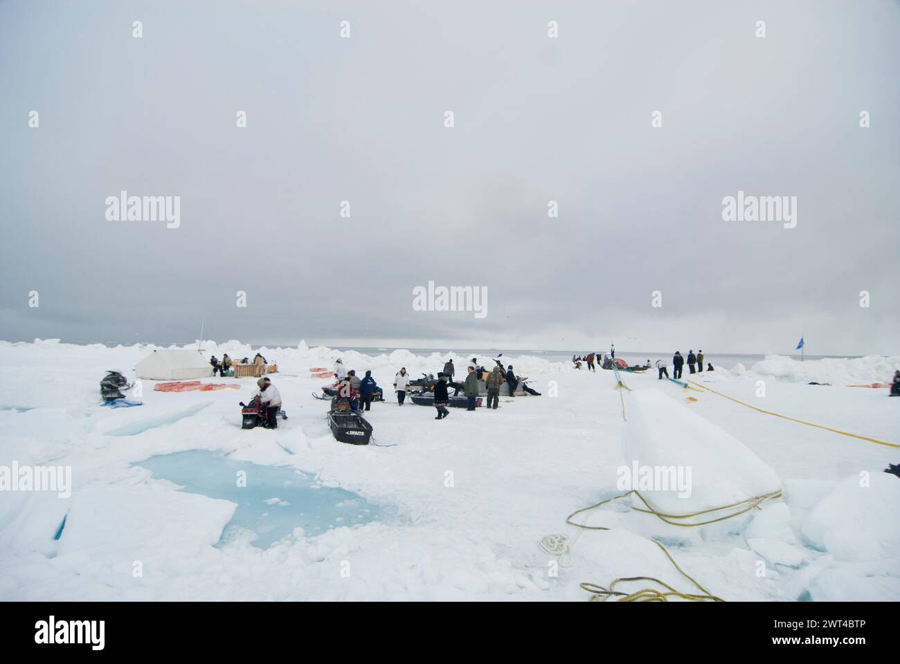 Inupiaq eskimo skin boat hi-res stock photography and images - Alamy