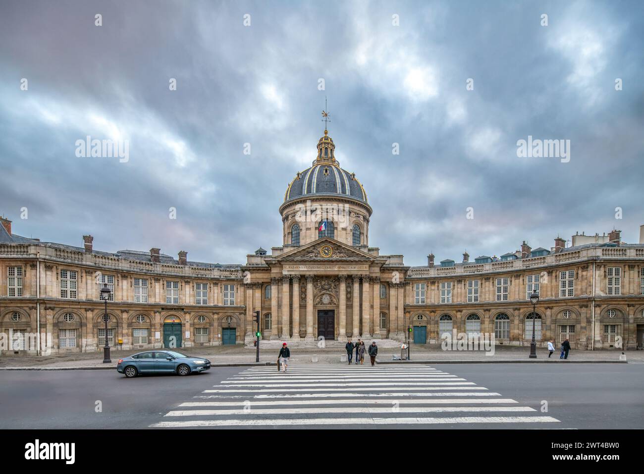 Pedestrians crosswalk france paris hi-res stock photography and images ...