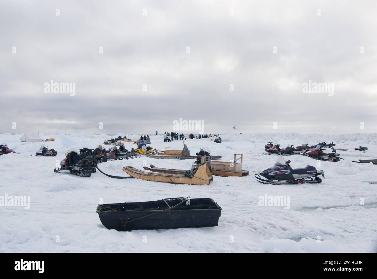 Inupiaq eskimo skin boat hi-res stock photography and images - Alamy