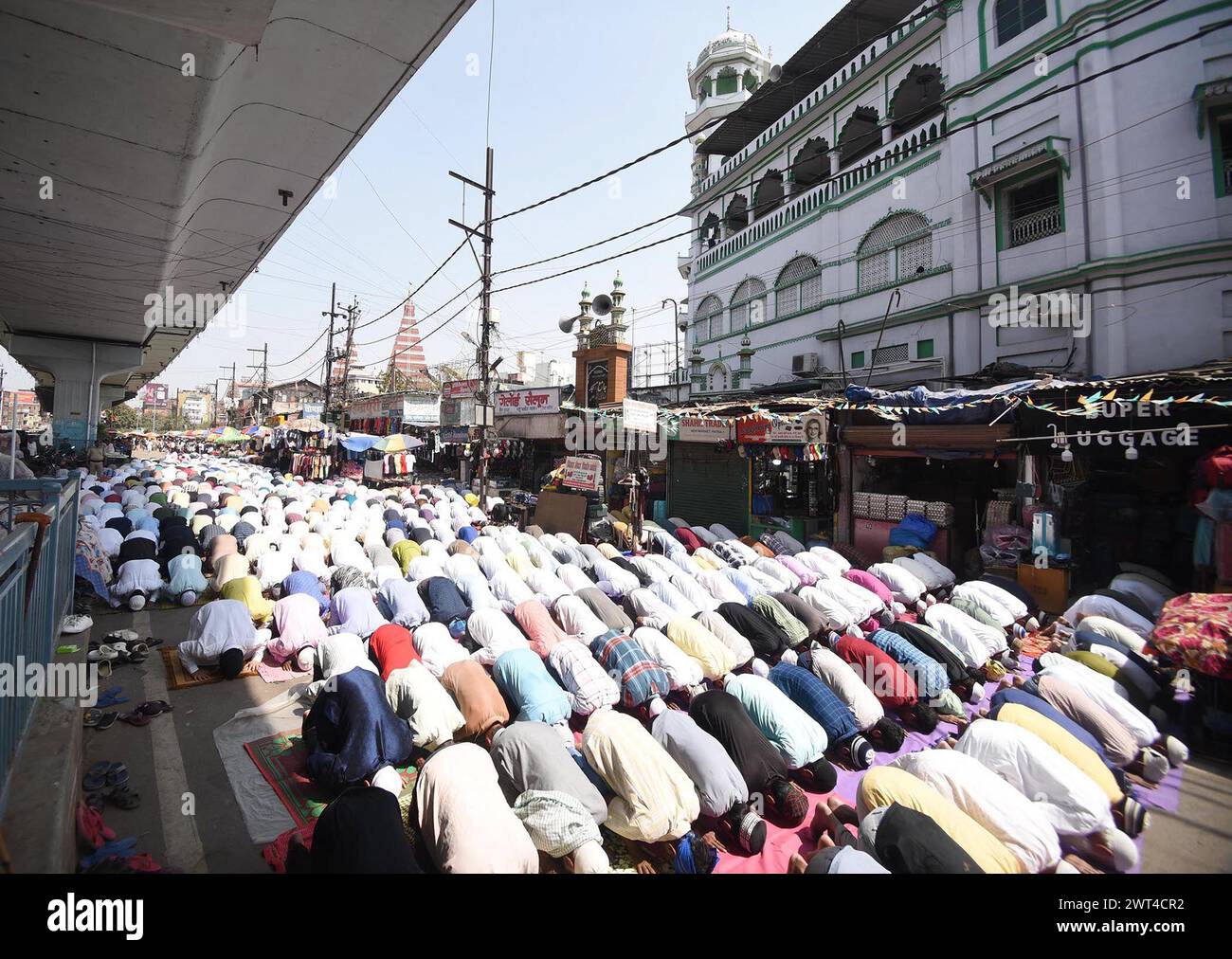 Namaz break hi-res stock photography and images - Alamy