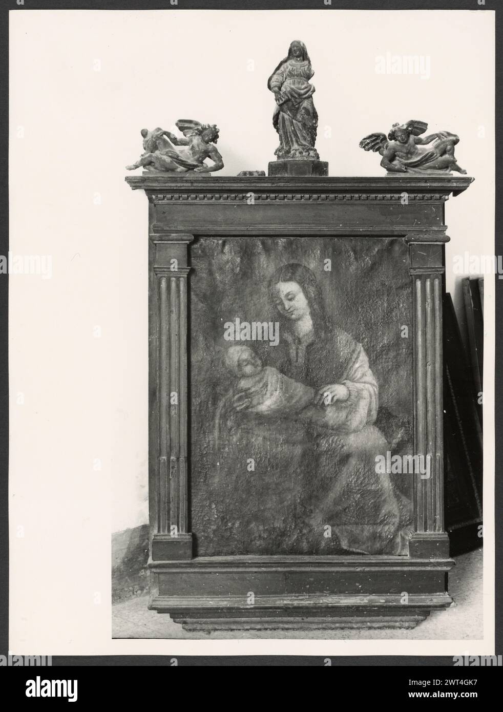 Ivory statue roman hi-res stock photography and images - Alamy