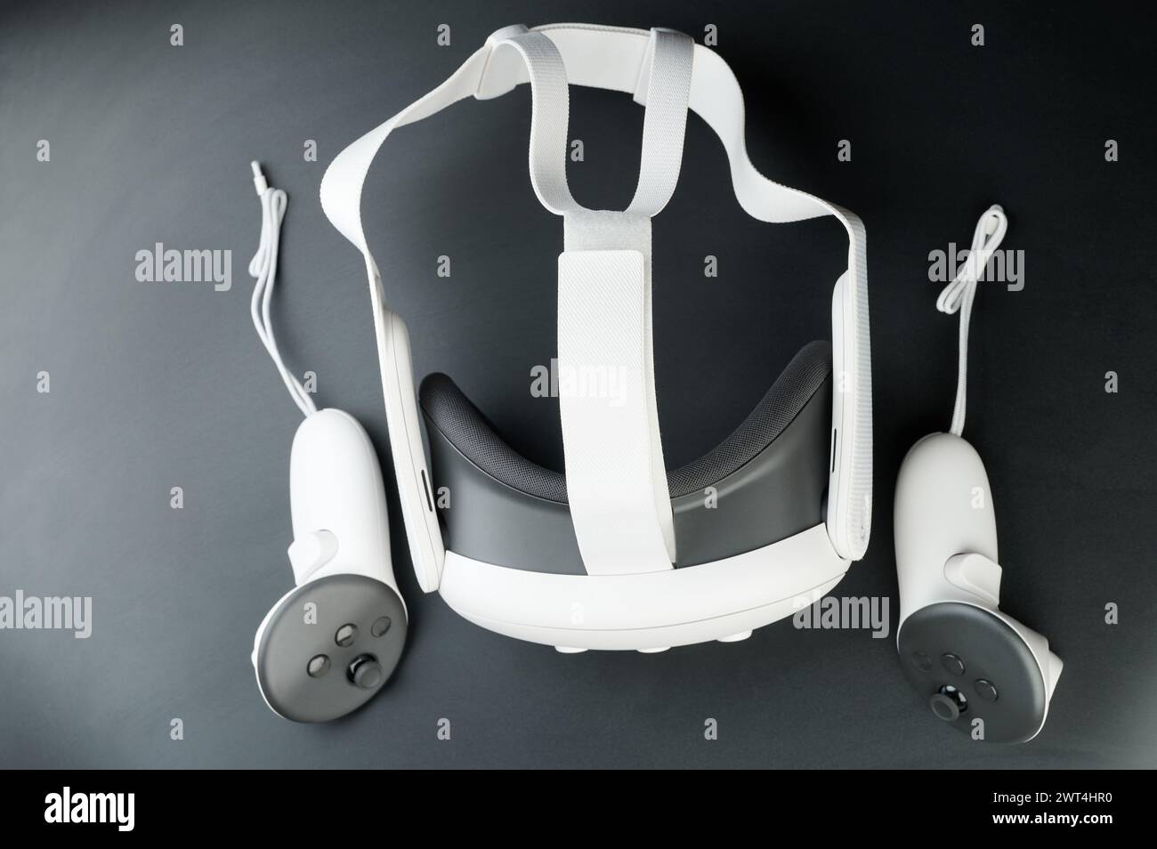 Vr headset with controllers above top view isolated on studio background Stock Photo - Alamy