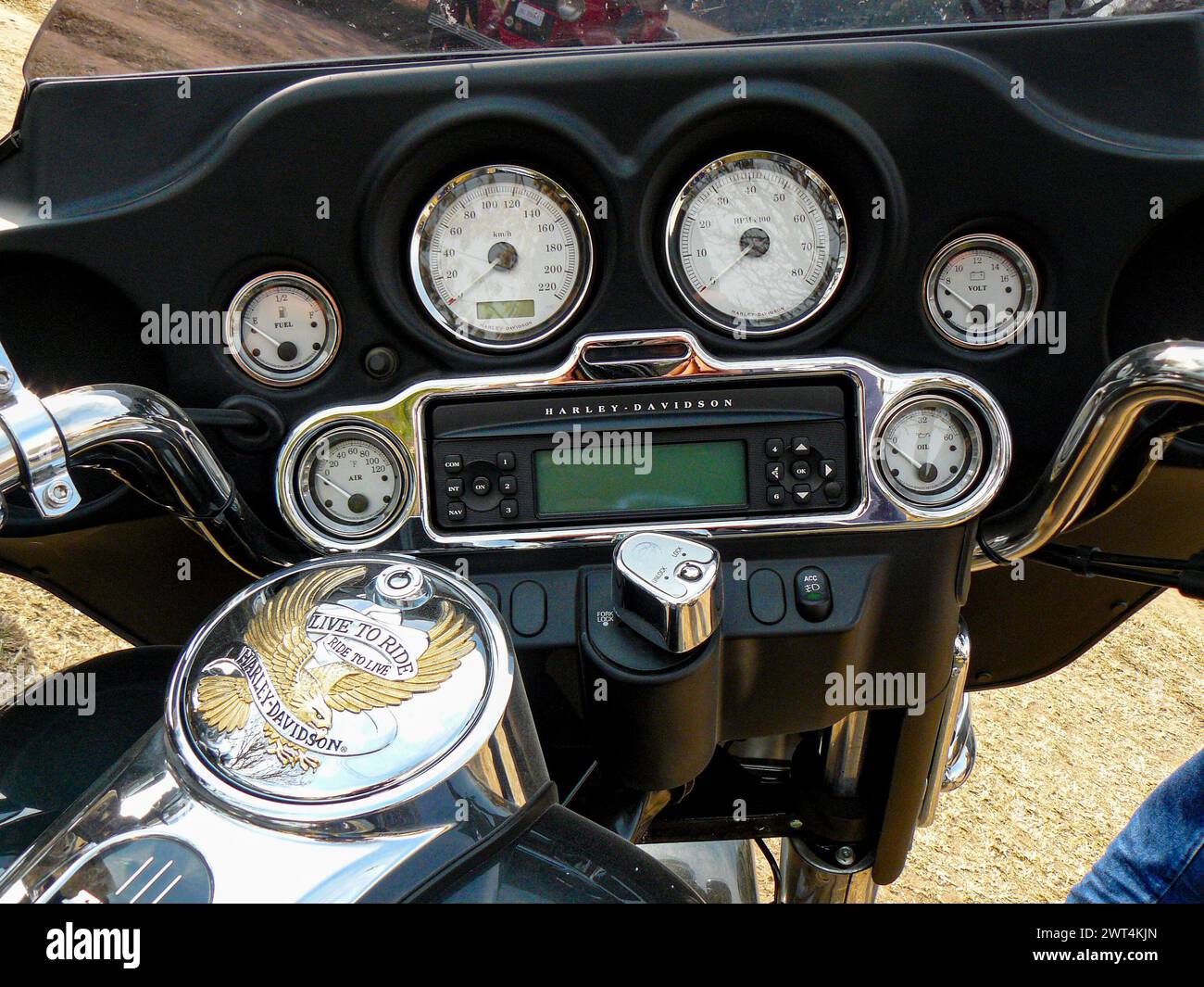 Harley Davidson Ultra Glide Classic speedometer Stock Photo - Alamy
