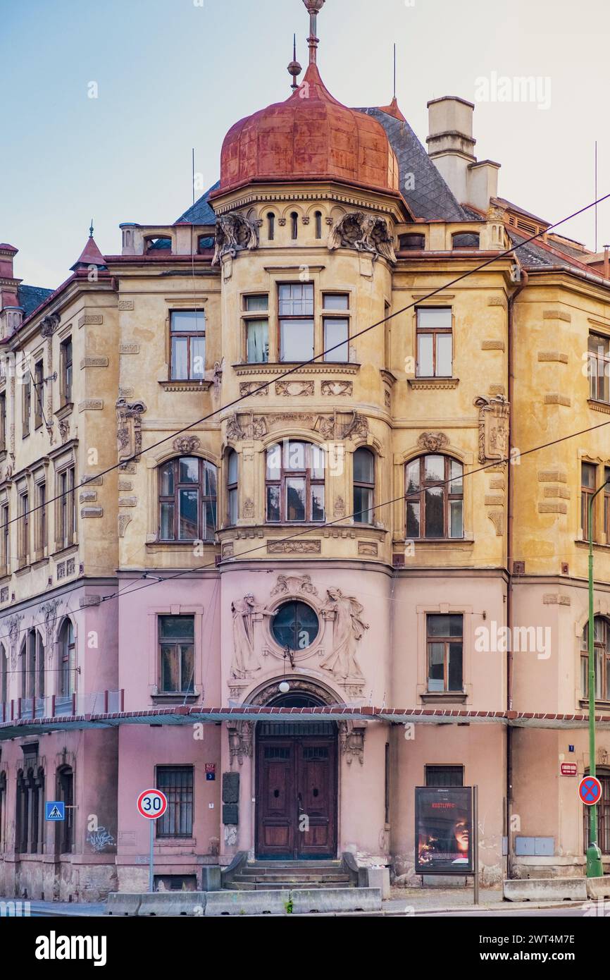 Elegant building with classic European style. Praga, Czech Republic ...