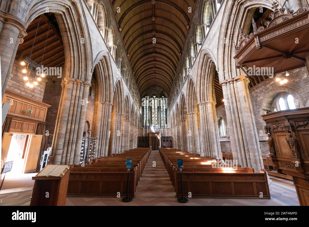 Dunblane cathedral interior hi-res stock photography and images - Alamy