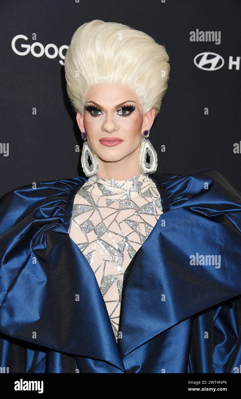 BEVERLY HILLS, CALIFORNIA - MARCH 14: Elliott with 2 Ts attends the ...