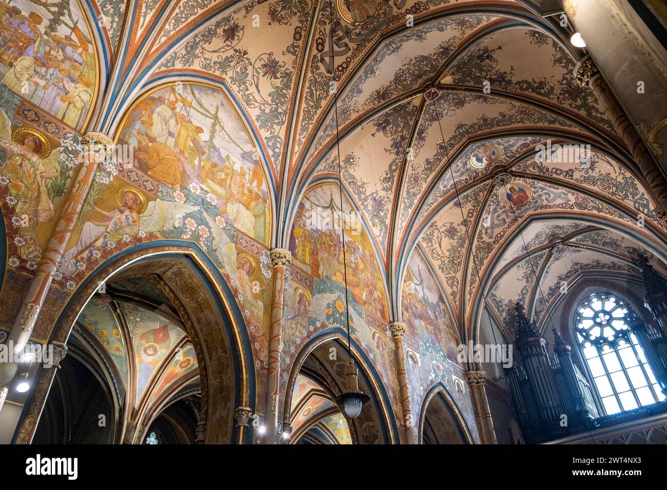 Decorative ceilings and frescoes hi-res stock photography and images ...