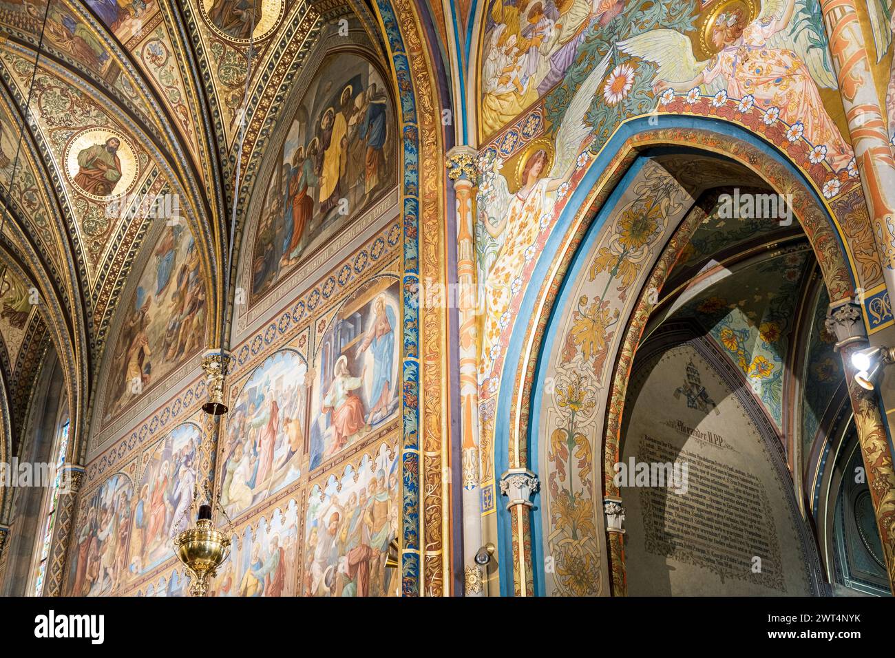 Decorative ceilings and frescoes hi-res stock photography and images ...