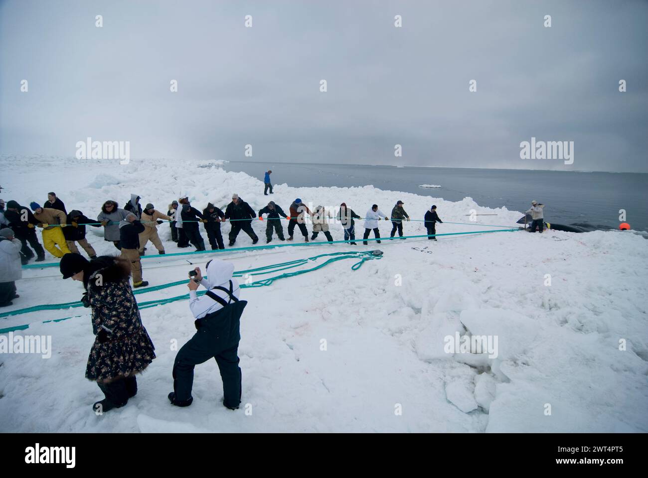 Inupiaq eskimo skin boat hi-res stock photography and images - Alamy