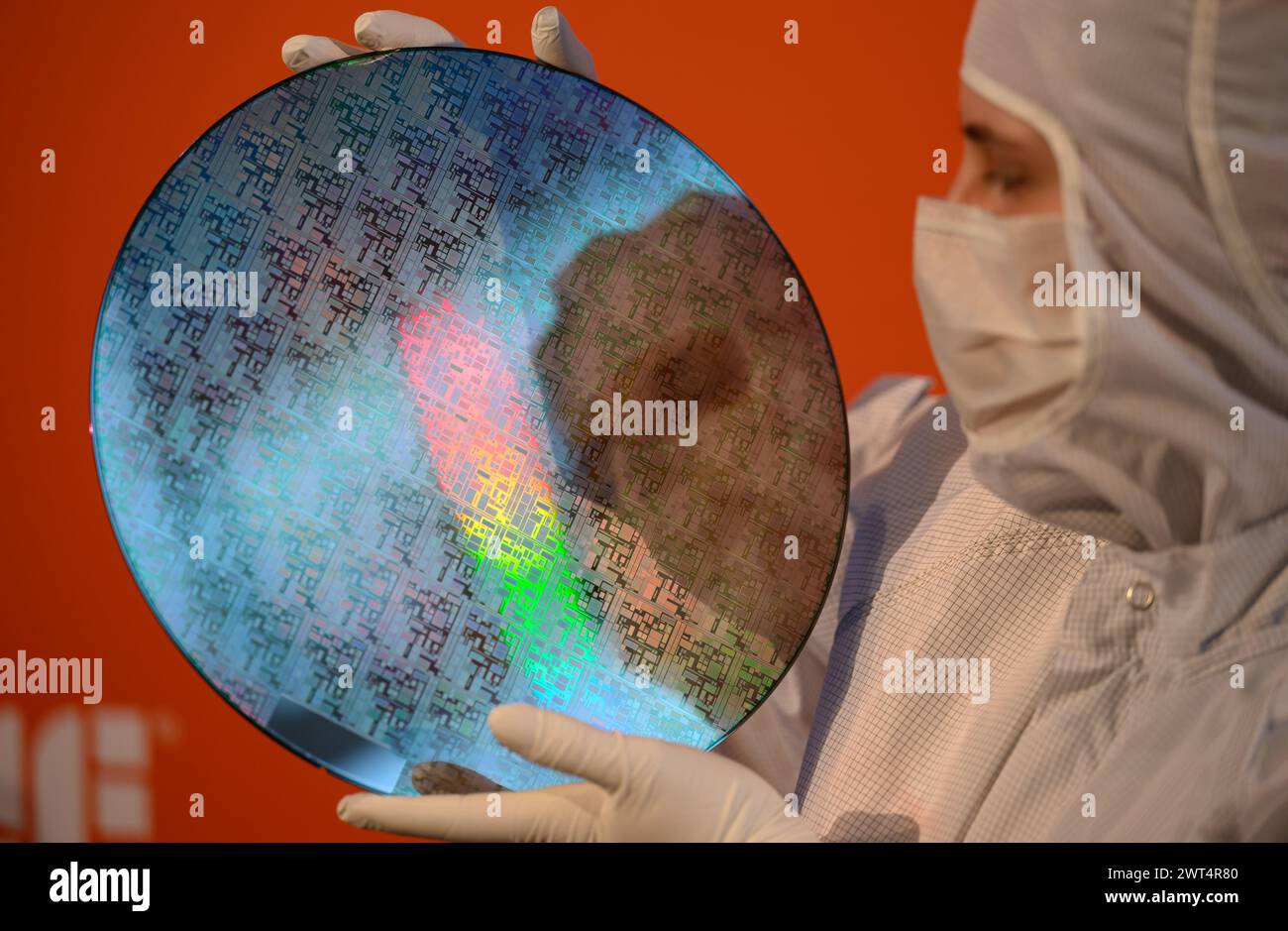 300 millimeter wafer hi-res stock photography and images - Alamy