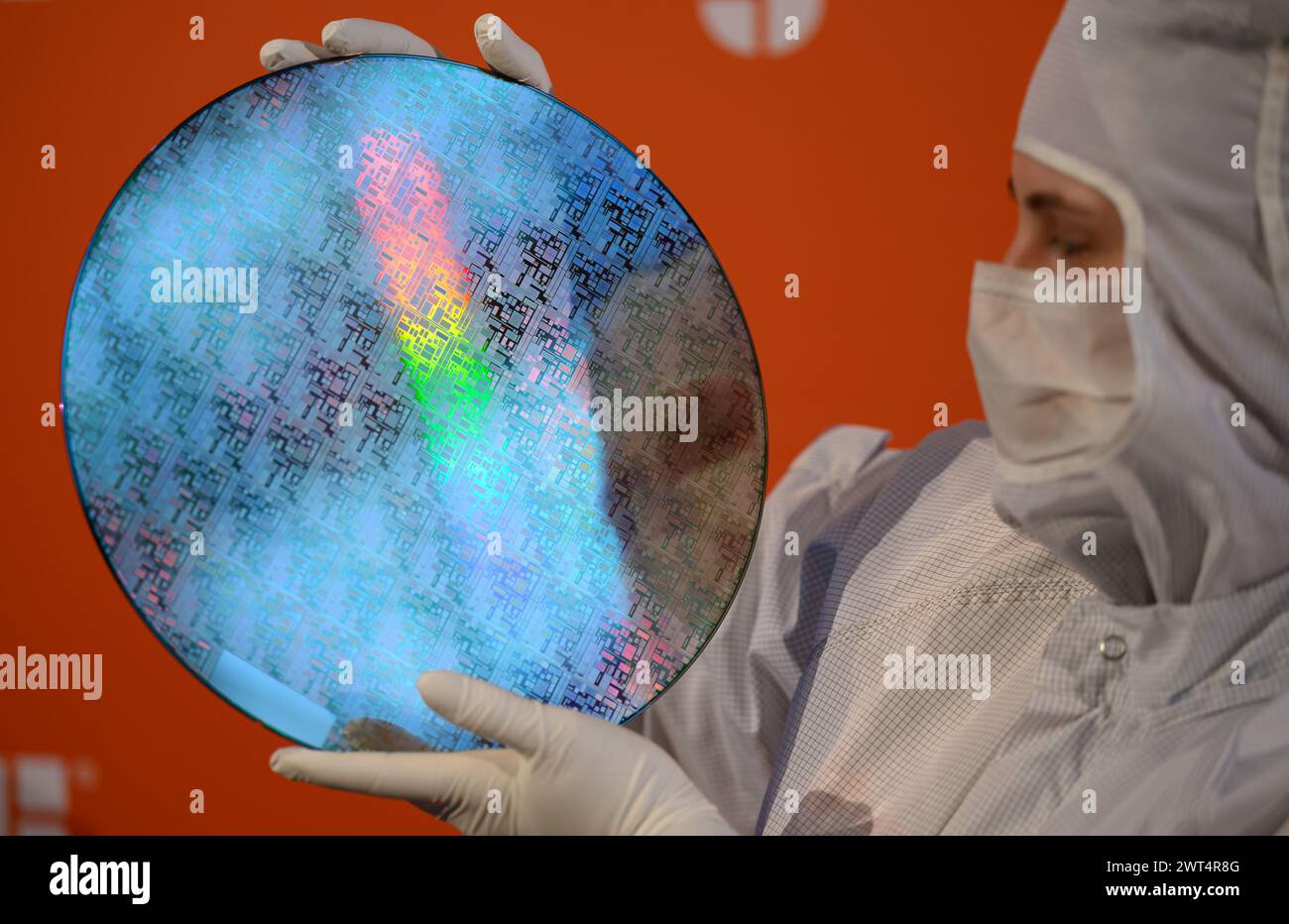 300 millimeter wafer hi-res stock photography and images - Alamy