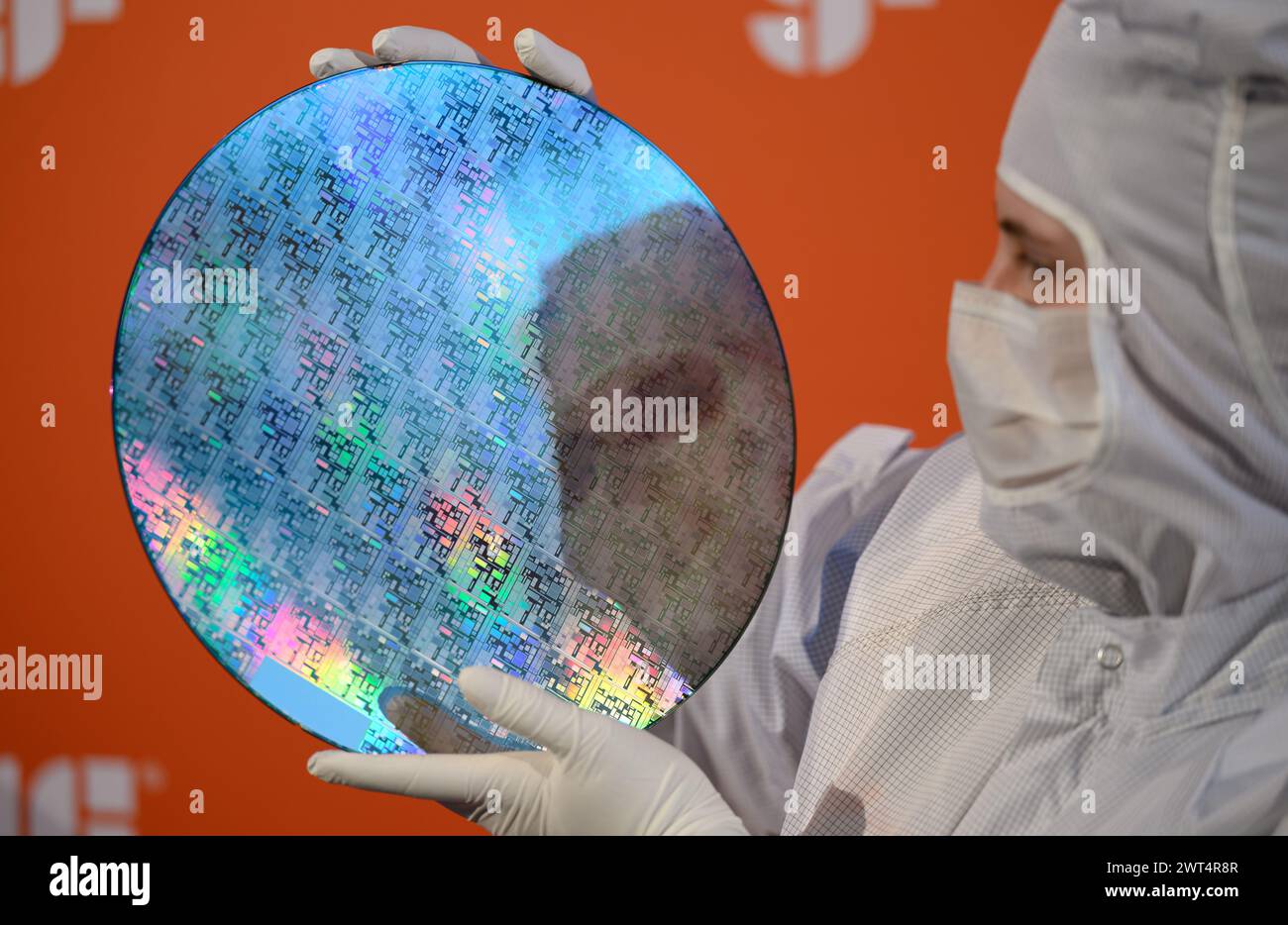 300 millimeter wafer hi-res stock photography and images - Alamy