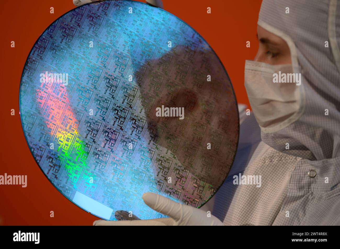 300 millimeter wafer hi-res stock photography and images - Alamy