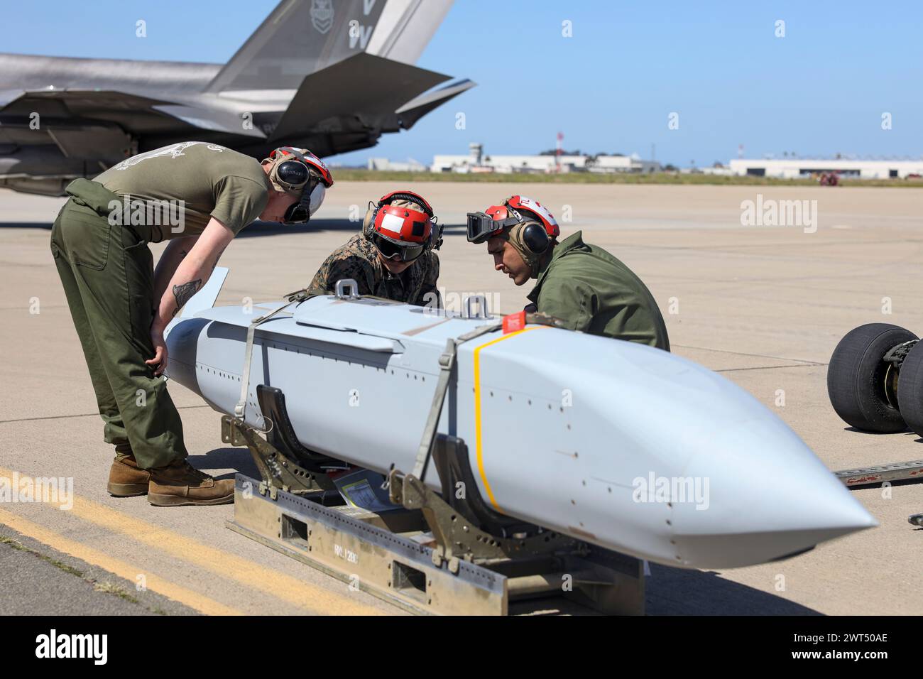 Standoff weapon hi-res stock photography and images - Alamy