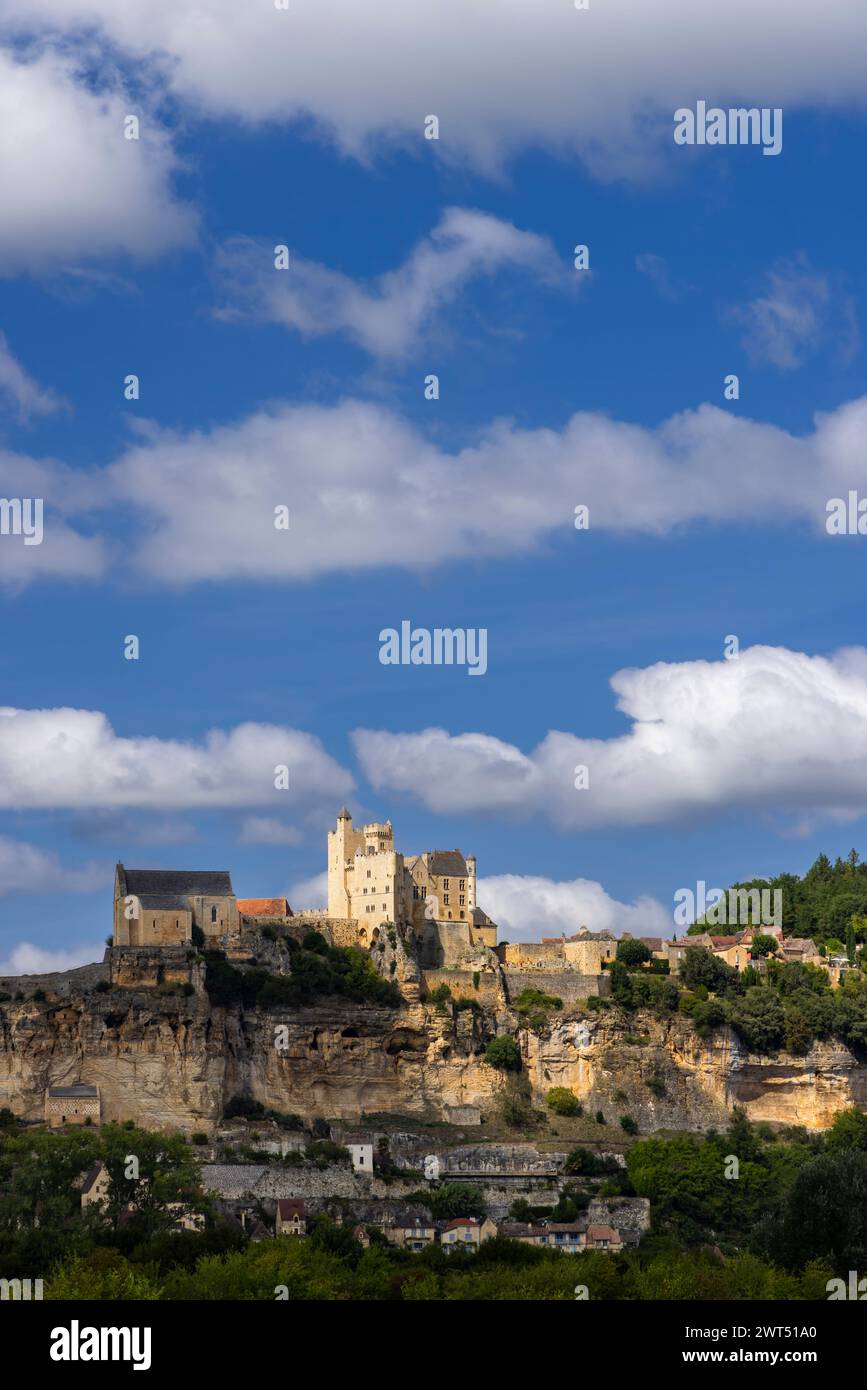 Chateau de Beynac castle, Beynac-et-Cazenac, Dordogne departement ...