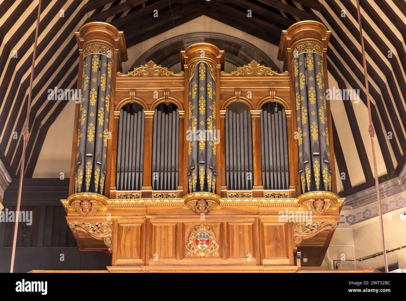 University chapel interior hi-res stock photography and images - Alamy